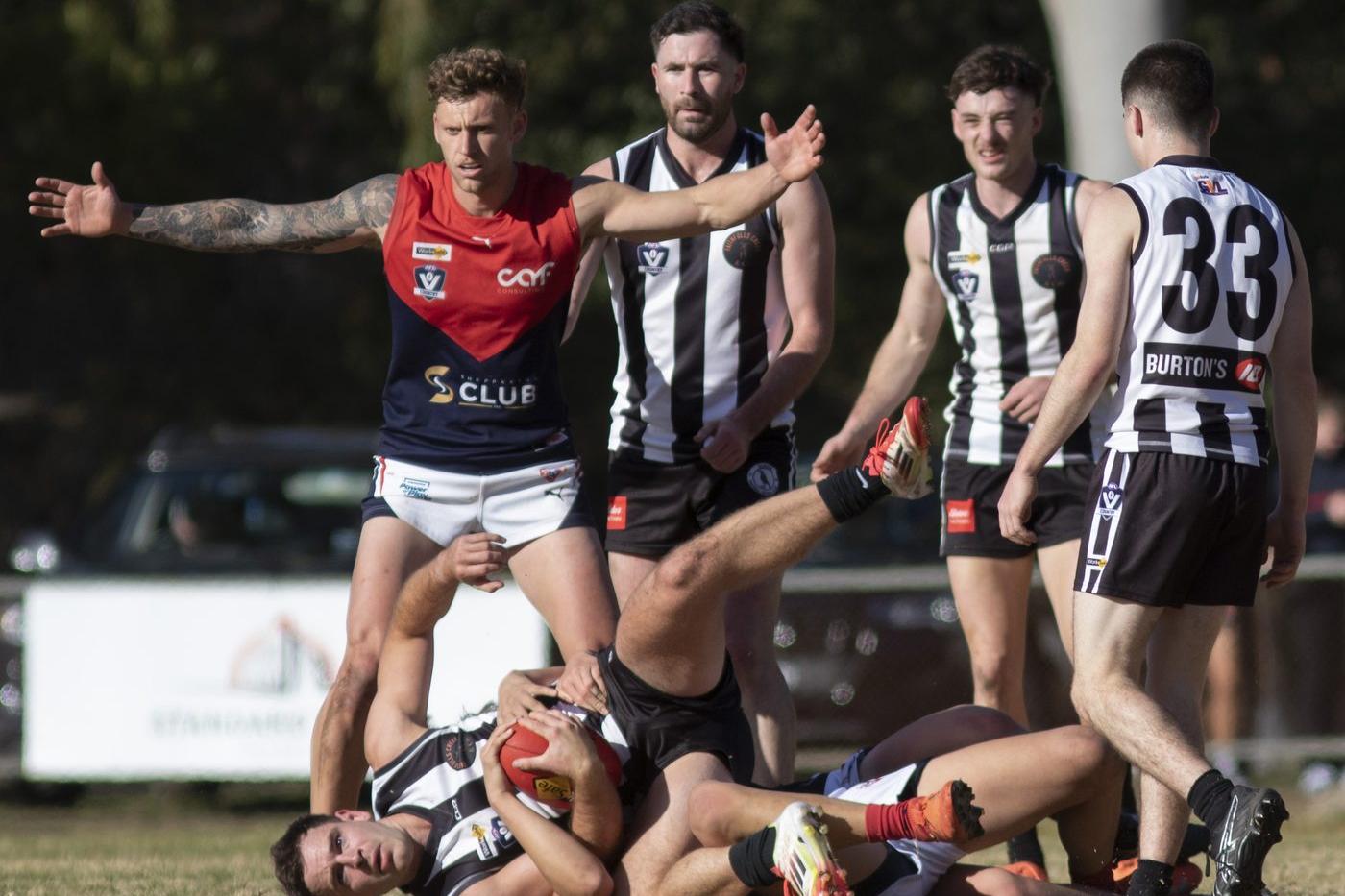 Hill’s five goal bag keeps Magpies’ in touch